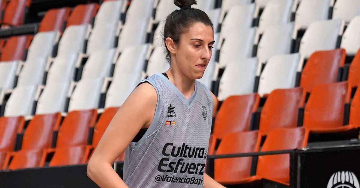 Alba Torrens completa el primer entrenament amb el València Basket - À Punt