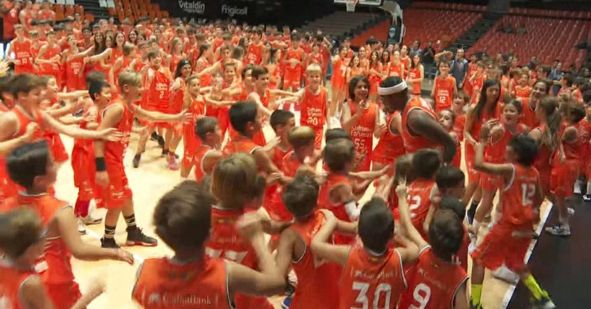 El València Basket presenta uns equips per a aspirar al màxim - À Punt