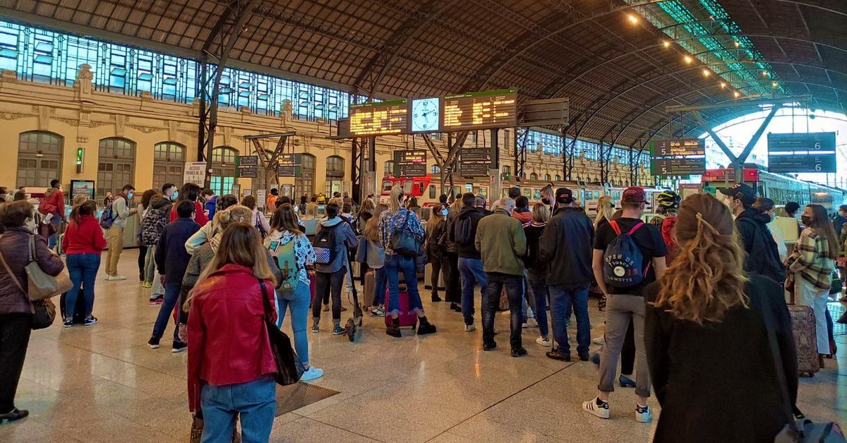 Rodalies de València suprimeix més de 20 trens en duplicar-se la ...