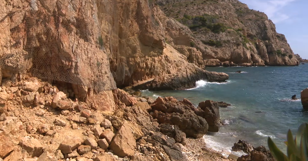 El Consell tanca la porta a la regeneració de la cala del Tangó de ...