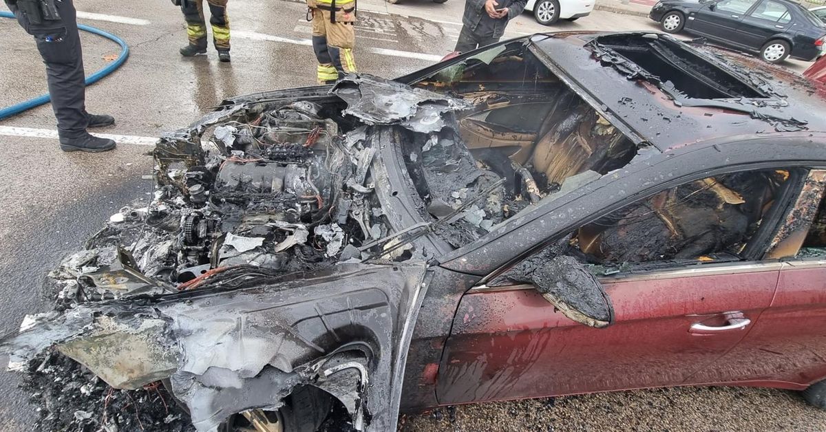 Un cotxe s'incendia i obliga a tallar en hora punta una avinguda a ...