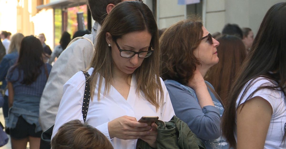 La telefonofòbia o quan parlar per telèfon genera por i ansietat - À Punt